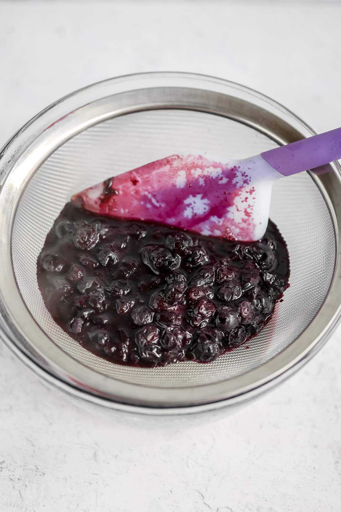 Blueberry Macarons - Everything Marina