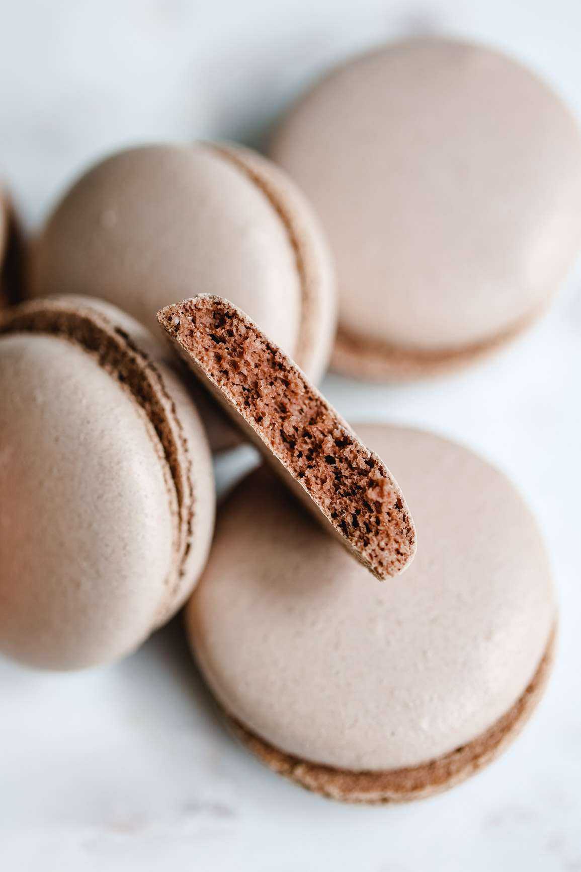 Chocolate macarons shells recipe - Everything Marina