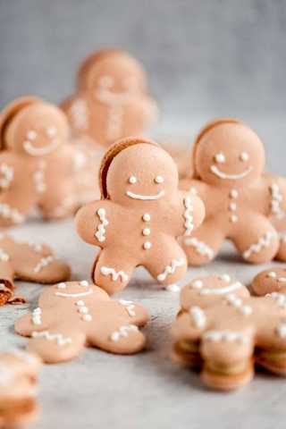 Gingerbread Man macarons - Everything Marina