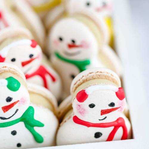 Snowman Macarons - Everything Marina