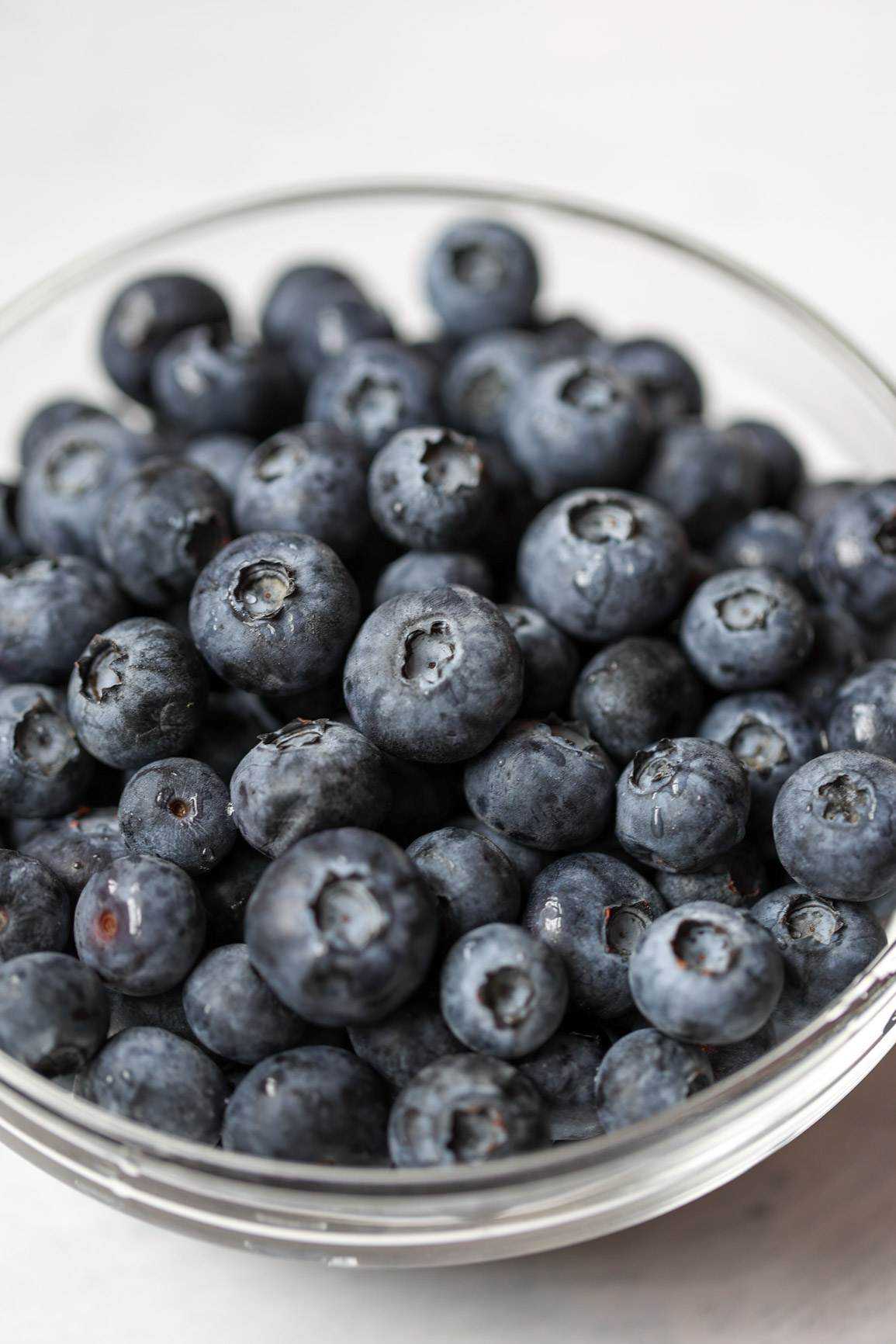 Blueberry Macarons - Everything Marina