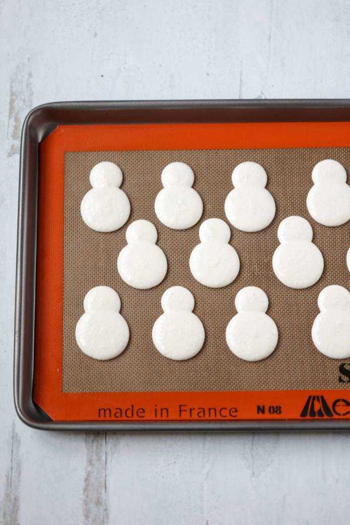 Snowman Macarons - Everything Marina